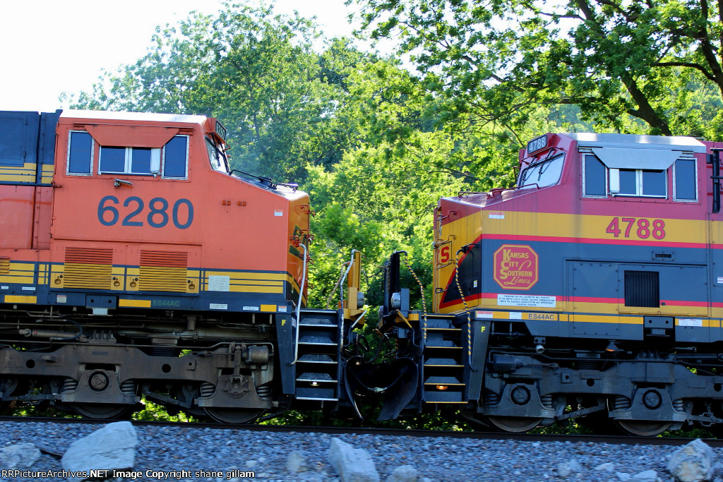 BNSF 6280 match up for a trip on this coal load.
